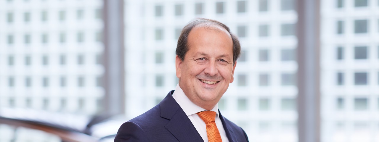 Passion to move people Louwman Group - An exceptional family-owned business