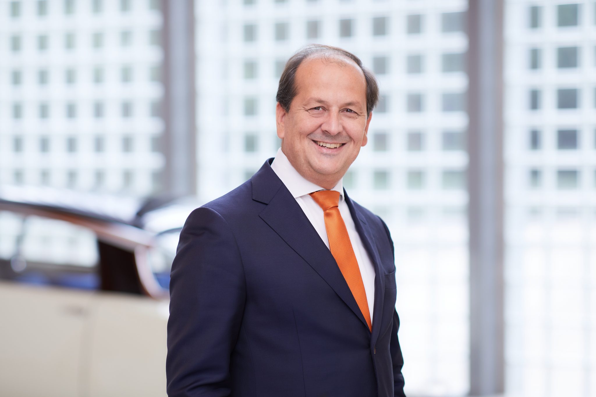 Passion to move people Louwman Group - An exceptional family-owned business