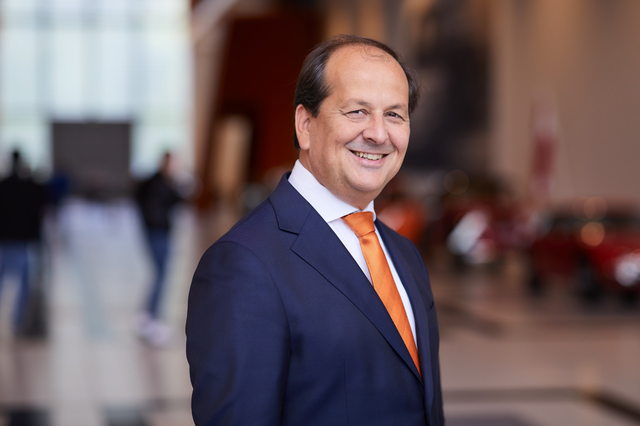 Passion to move people Louwman Group - An exceptional family-owned business